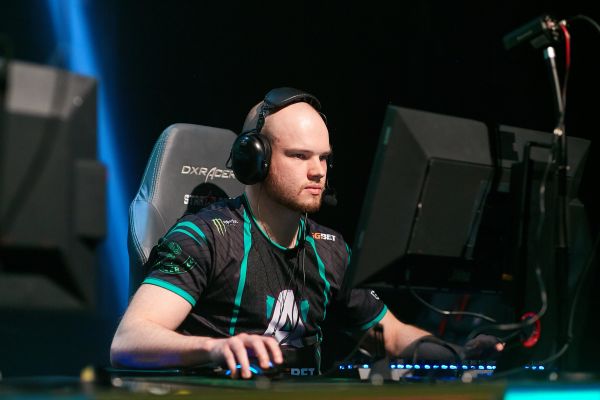 Limmp возглавил европейский ладдер в Dota 2