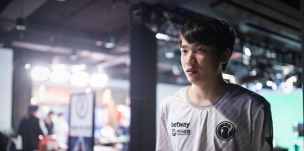 Kaka: «Emo — сумасшедший парень. Я бы не осмелился проиграть две карты ...