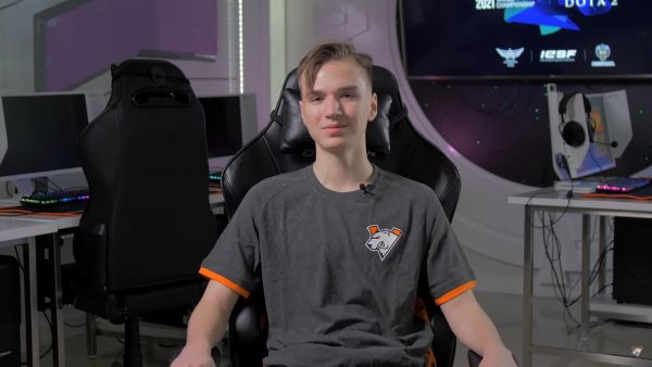 Pure поднялся на второе место европейского ладдера Dota 2