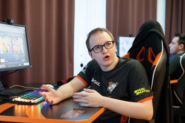 Save- возглавил европейский ладдер Dota 2. Pure — в топ-3