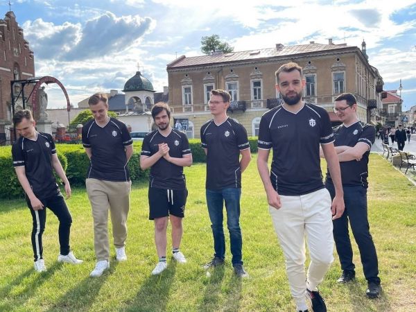 Entity и Team Liquid прошли в Last Chance Qualifier на TI11