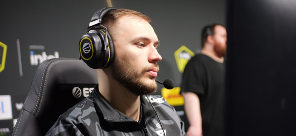 Nine начал тренироваться на четвертой позиции в Dota 2