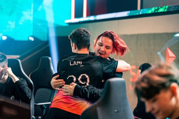 Yatoro раскрыл свой билд на Phantom Lancer в Dota 2 Yatoro раскрыл свой билд на Phantom Lancer в Dota 2