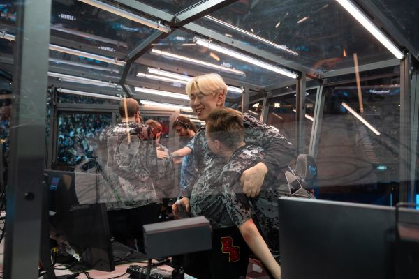 TORONTOTOKYO сфотографировался со звездой сериала «Половое воспитание»