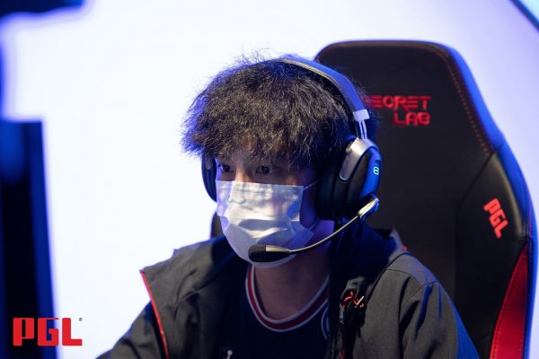 Ame обругал Sccc на стриме — не обошлось без шуток про мать