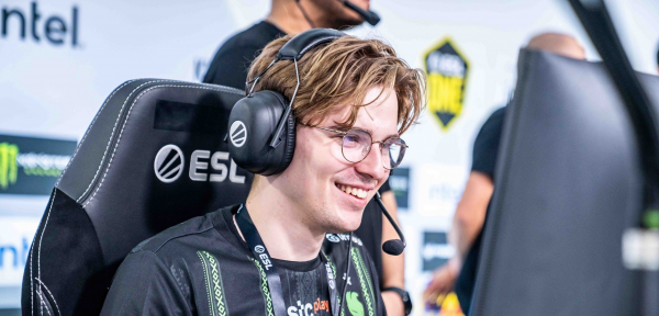 Team Falcons вышла в гранд-финал Elite League