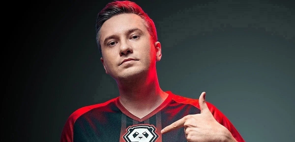 9Pandas распустила состав по Dota 2