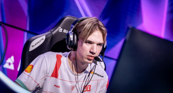 Pure достиг 17 000 MMR в Dota 2